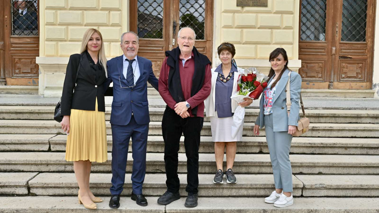 Efraim Zurof boravio u sremskim Karlovcima Osnova kulture sećanja je utvrđivanje činjenica ...